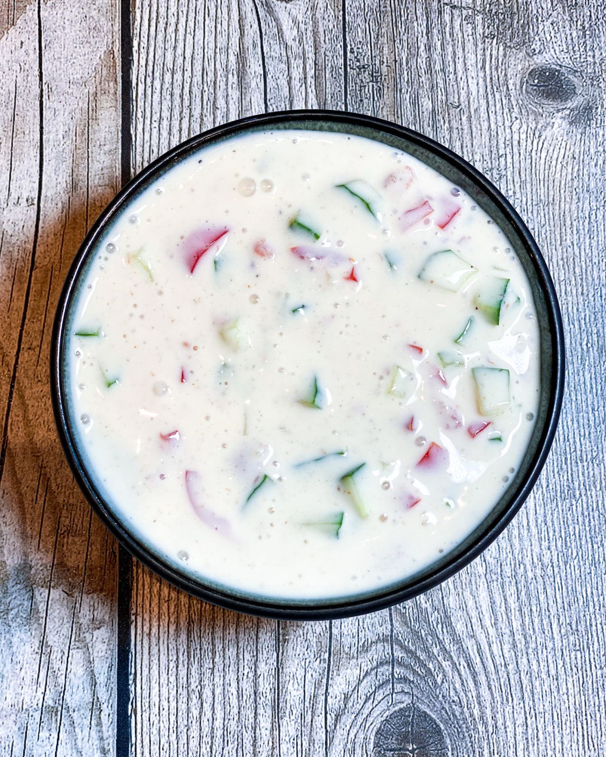 Raita - Sund indisk dressing med agurk og tomat- Se opskrift
