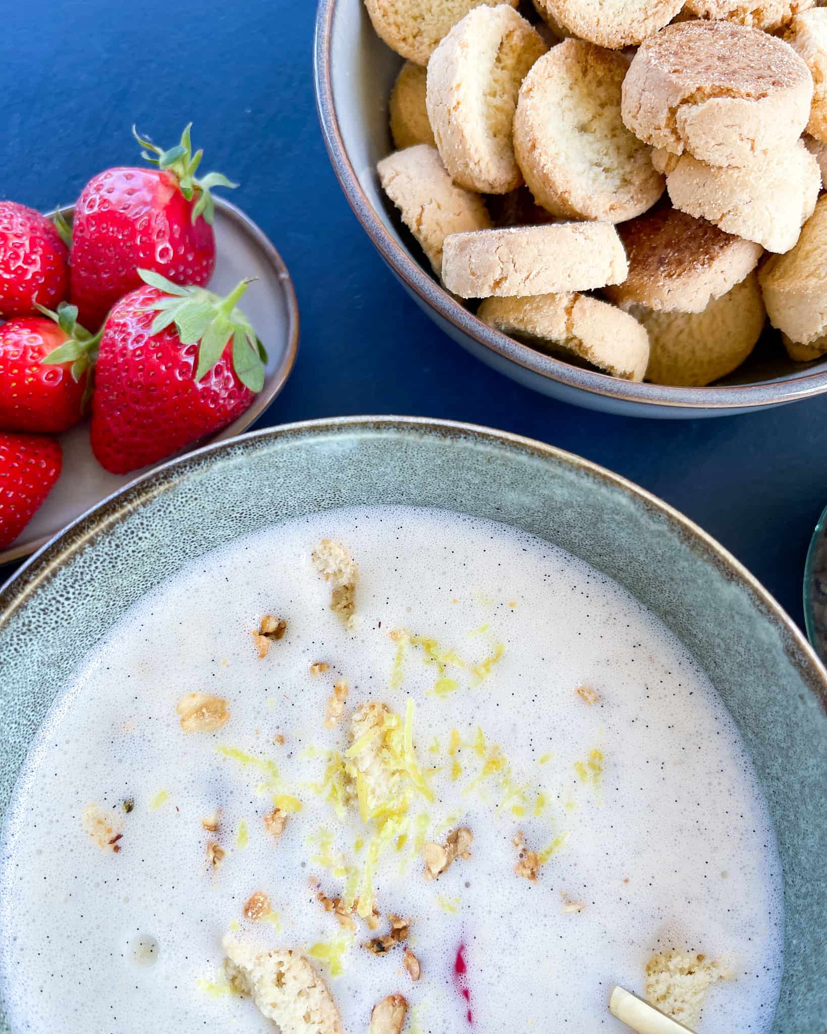 Vegansk koldskål med Alpro Lime og kammerjunker-granola